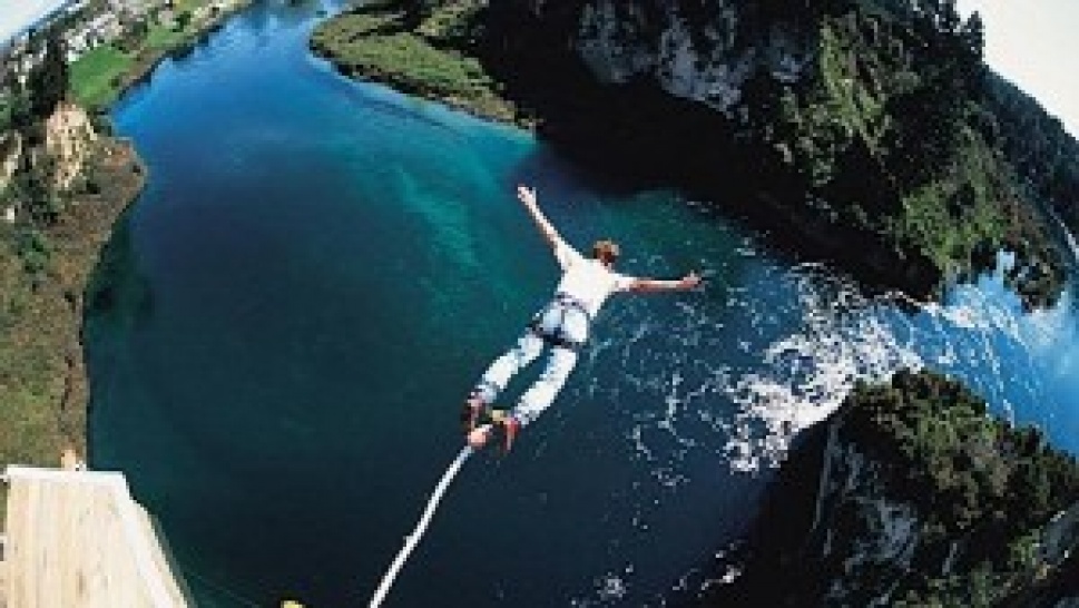 Bungee jumping, motocross, surfing - Article - GLBrain.com