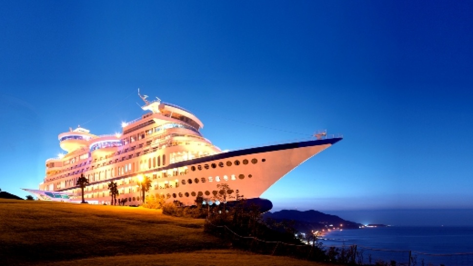 Stranded Ship-Hotel in Korea - Article - GLBrain.com